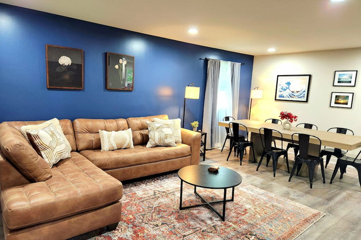 Updated Home With Fenced Backyard, Sleeps 10 - Valparaíso, IN