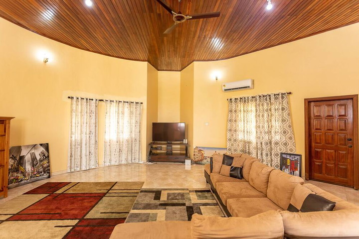 Villa Jkd Bed & Breakfast, 4 Chambres Avec Salle De Bain Attenante, Entièrement Climatisée - Accra