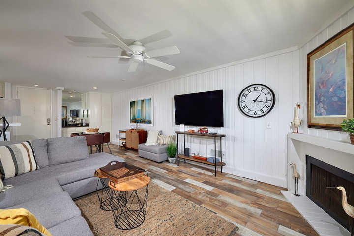 Tranquil Ncv Beach Condo With Lush Gardens & Ocean Glimpses! - オーシャンサイド, CA