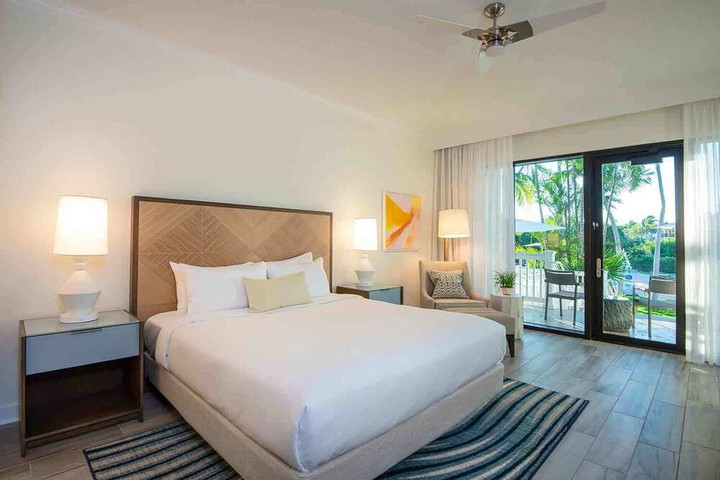 Poolside Room W/ Spa & Tiki Beach | No Hidden Fee - Duck Key, FL