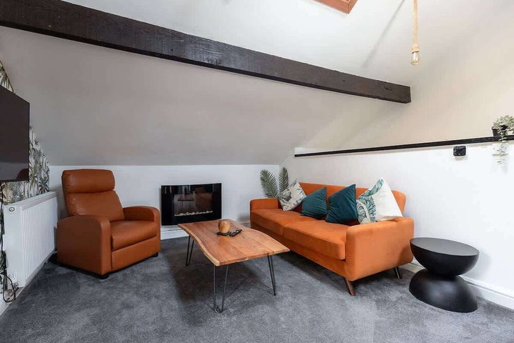 Apple Store Cottage | Hot Tub & Garden Escape - Colwyn Bay