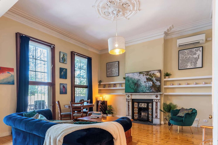 Large And Stylish Petersham Apartment With Parking - Strathfield