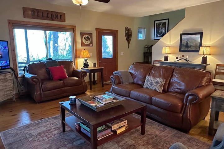 Red Wolf Lodge-blue Ridge Views, Wraparound Deck, Outdoor Fireplace - Clayton, GA