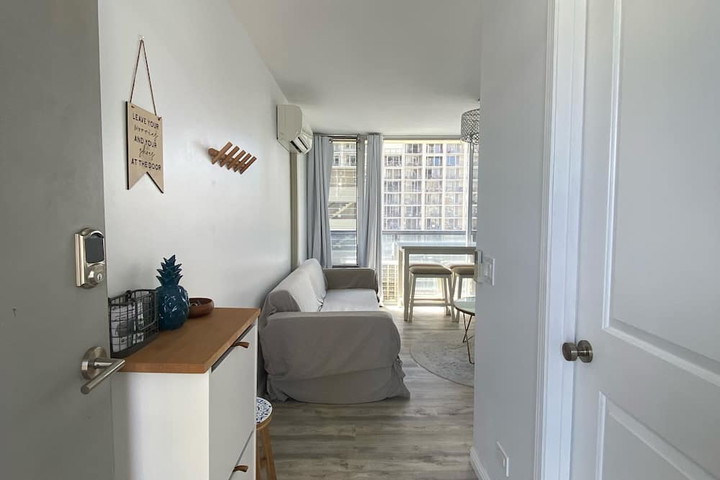 Remodeled Oasis In The Heart Of Waikiki! Min. From Beach, Shops, & Restaurants! - Honolulu