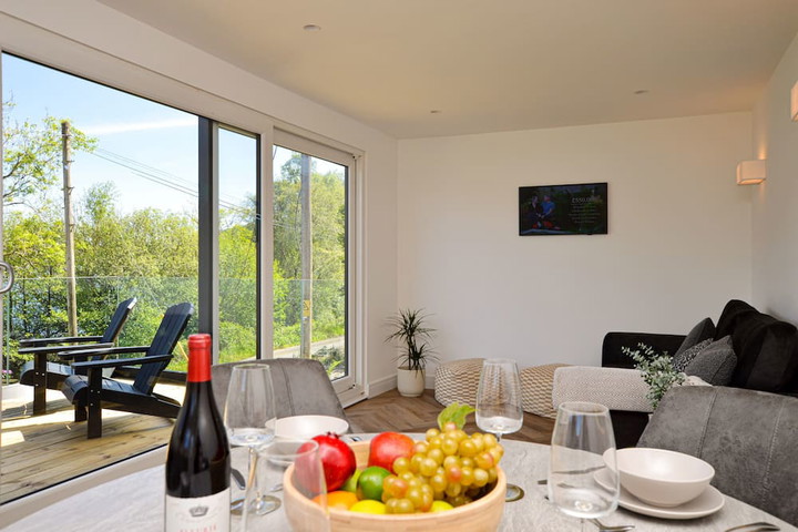 Kilbride Lodge With Uninterrupted Loch & Mountain Views - Lochgoilhead