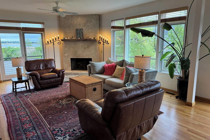 Steps To Beach! Custom-built House With Panoramic Ocean Views, Wrap-around Deck. - Madison, CT