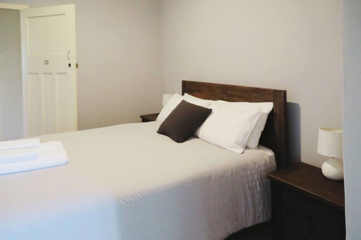 Queen Room With Shared Bathroom - Blue Mountains