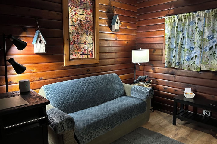 Cozy 1-bedroom Cabin-style Suite In Beautiful Sicamous With Ac & Full Kitchen - Sicamous