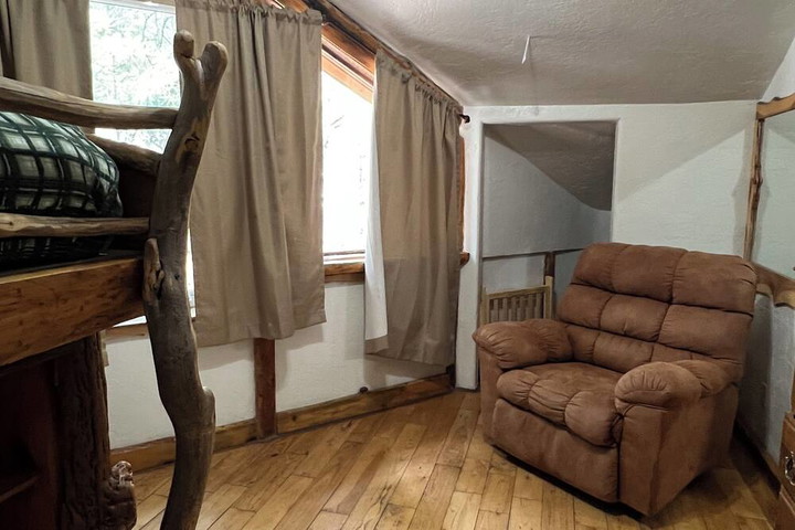 4-bedroom Cozy Authentic Log Cabin On Acreage In Peaceful Flagstaff With Hot Tub - Flagstaff, AZ