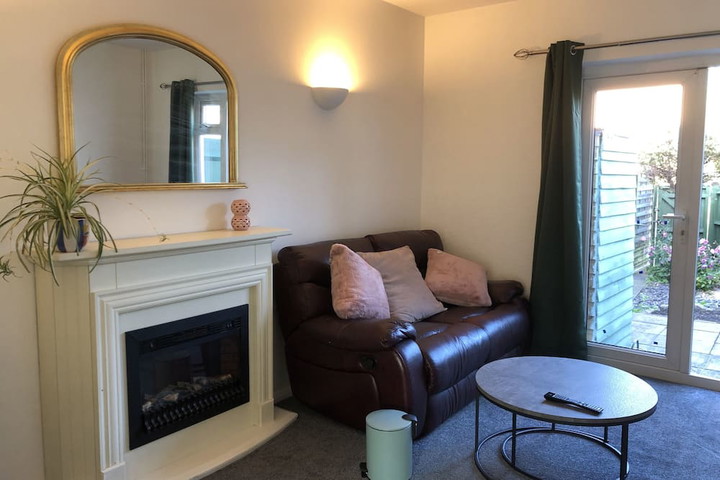 Comfy Modern Townhouse/w Free Parking & Garden, Newly Refurbished, Self Catering - Winchcombe