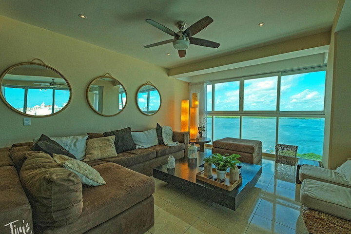 Beachfront  8br/6bth  Penthouse Combo #313 - Cancún