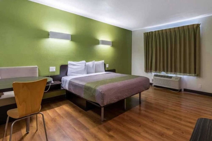 Motel 6 Redlands, Ca_1 Queen Bed | Micfr - San Bernardino, CA