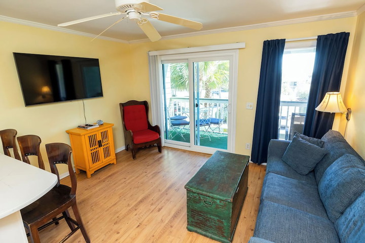 Shipp Cabin I, Beachfront, Sleeps 6, Fishing Pier - Mount Pleasant, SC