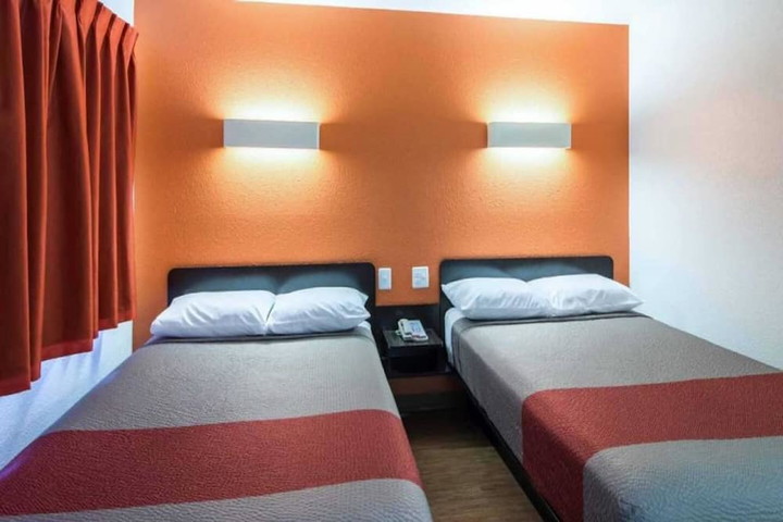 2 Full Beds | Smoking - Oroville, CA