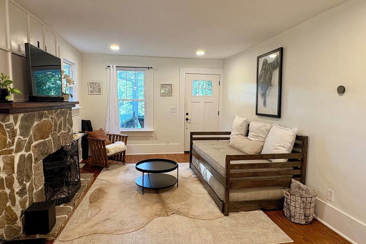 Charming Pet-friendly Greenville House With Mountain Setting And Fenced Yard - Greenville, SC