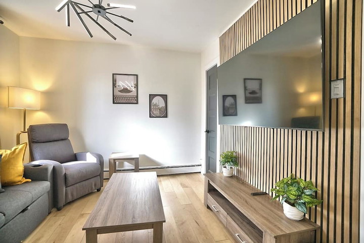 Sherby Lux: Central, Parking, Renovated, Sleeps 6 - Sherbrooke