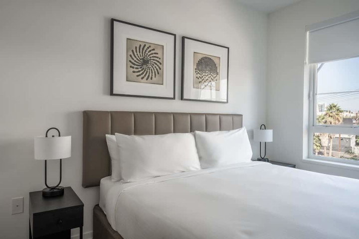 Luxury Living In Level Hollywood - Furnished Suites For 30+ Night Stays! - Burbank, CA