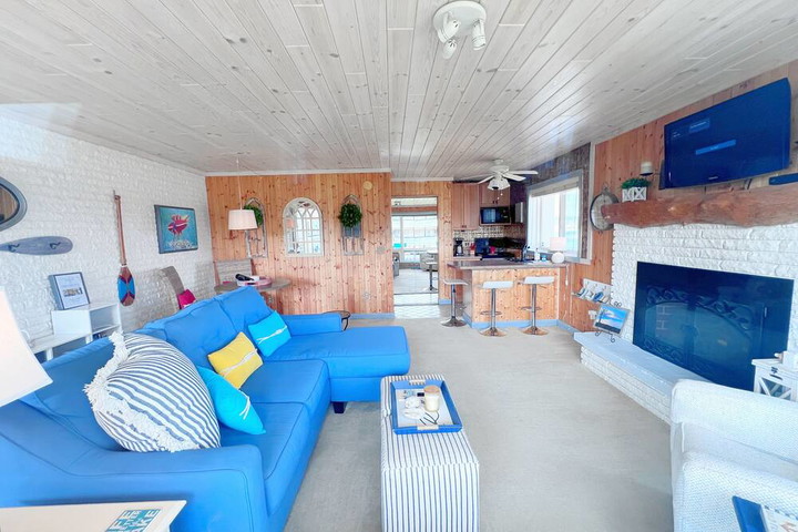 Cozy 1 Bd/1.5 Bath Condo In Tranquil Crooked Lake With Kayaks & Dock - Petoskey, MI