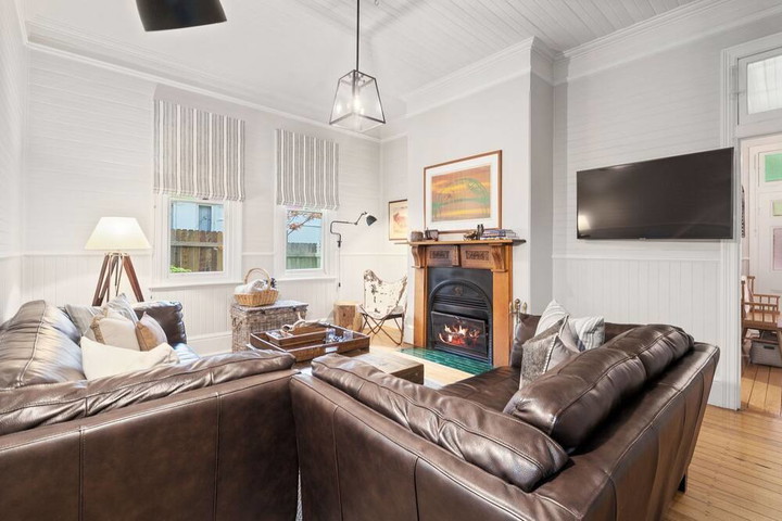 Brechin Cottage Crafted With Comfort And Elegance In Mind - Blackheath, NSW, Australia
