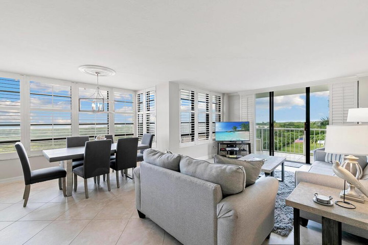 Breathtaking Tranquil Oasis Overlooking Beach And Pool - マルコ・アイランド, FL