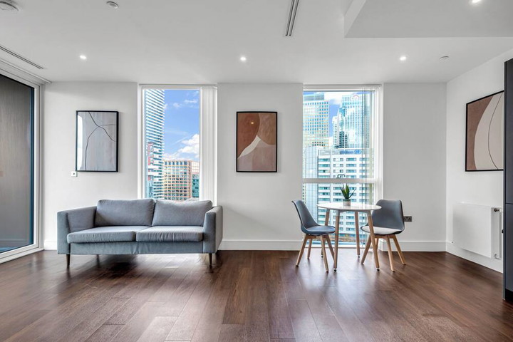 01 Bedroom Modern Serviced Apartment In Canary Wharf By Mysquare - London