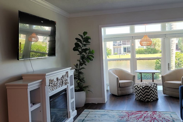 Vero Isles,canal View, Boaters Welcomed,april Till Dec, Furnished,1/1,upscale! - Vero Beach, FL