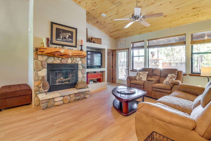 Torreon Retreat | Spacious Deck & Fireplace - Arizona