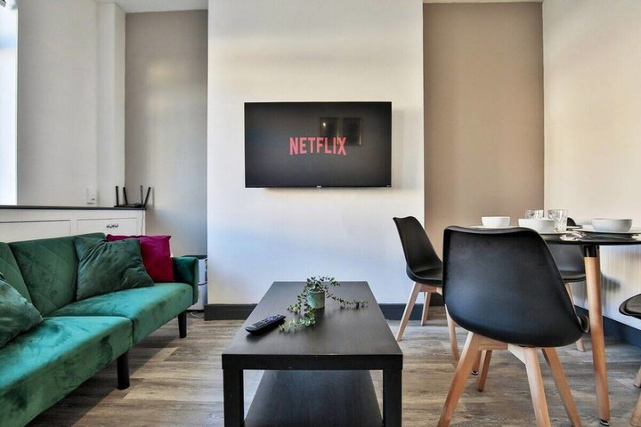 Marlor House, 2br Sleeps 5, Denton - Oldham