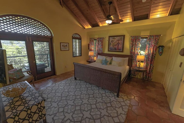 Updated Caribbean Retreat, With Solar And Generator Power Backup - Cruz Bay