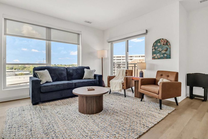 Stylish & Comfortable 2br | Cleveland Clinic - Shaker Heights, OH