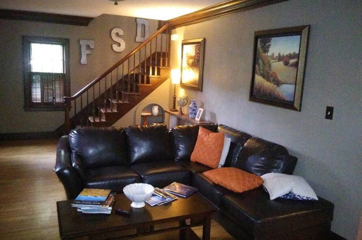 Historic Twin Tudors Inn Southeast Room (Kp1404se) - Sioux Falls, SD