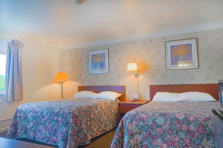 2 Full Bed | Non Smoking - Bay City, MI