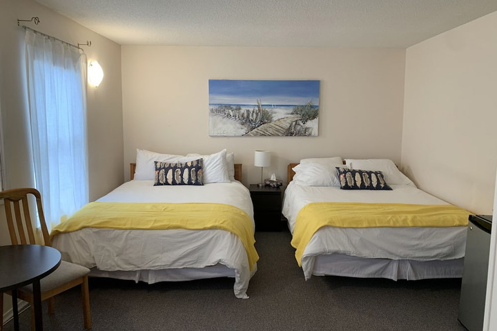 102 - Standard Room - 2 Queen Beds -1st Floor - Port Elgin