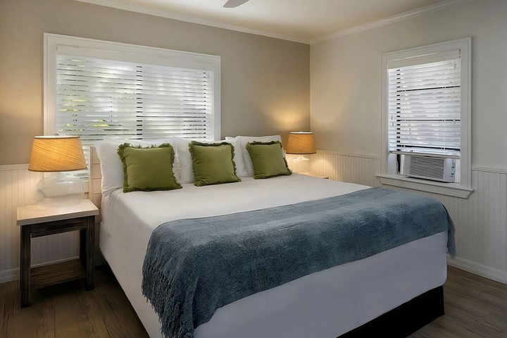 2 Bedroom Suite In Islamorada! Swimming Pool, Kitchenette, Pets Allowed! - Islamorada, FL