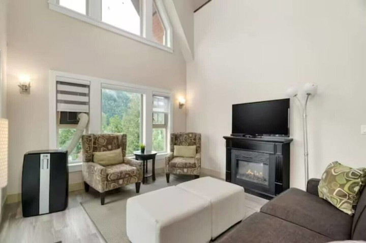 Mountain View Penthouse 7br Combo Rooftop Bliss - Harrison Hot Springs