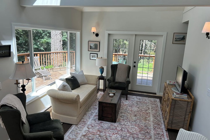 Woodland Escape - Salt Spring Island