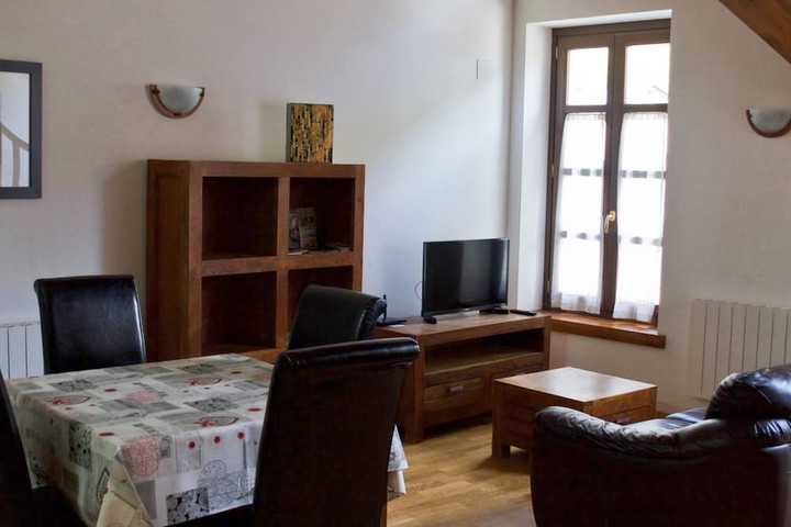 Cau D'àneu. Duplex, Located On The Main Street Of The Town. - Espot