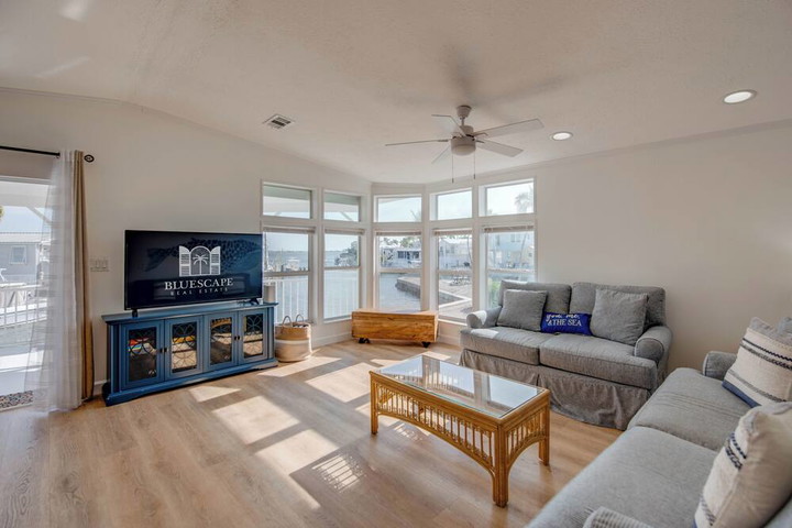 Canalfront Coastal Retreat W/open Water Views & Fishing Dock - Florida Keys, FL