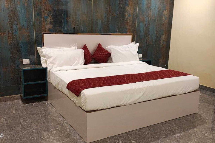 Embrace Nature: Your Tranquil Farm Stay Awaits! - Delhi, India
