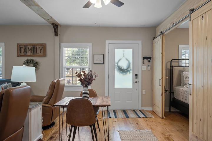 Precious 1-bedroom Cottage In Midtown Mobile Recently Renovated With Fenced Yard - Mobile, AL