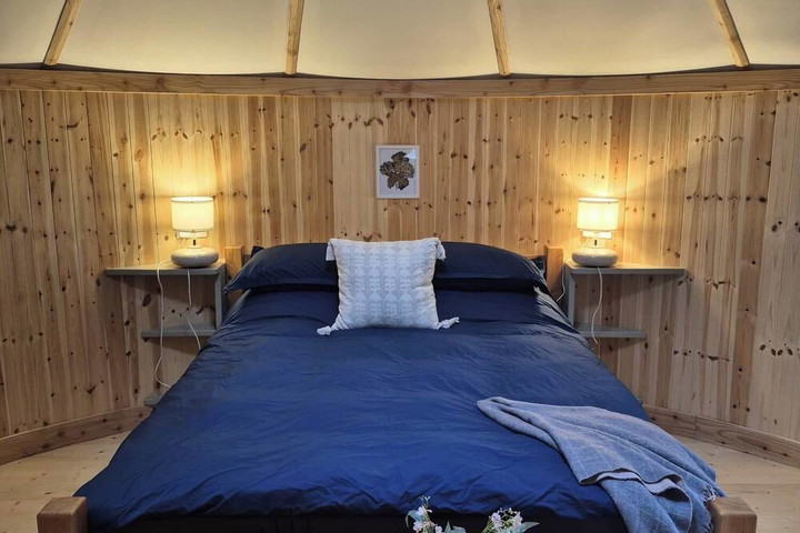 Cozy Retreat Sleeps 2 With Hot Tub & Pets Ok - Cork