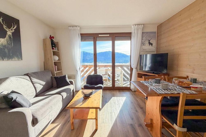 Appartement Aux Angles, Vue Sur Le Lac à 5 Minutes à Pied Du Centre Du Village ! - Formiguères