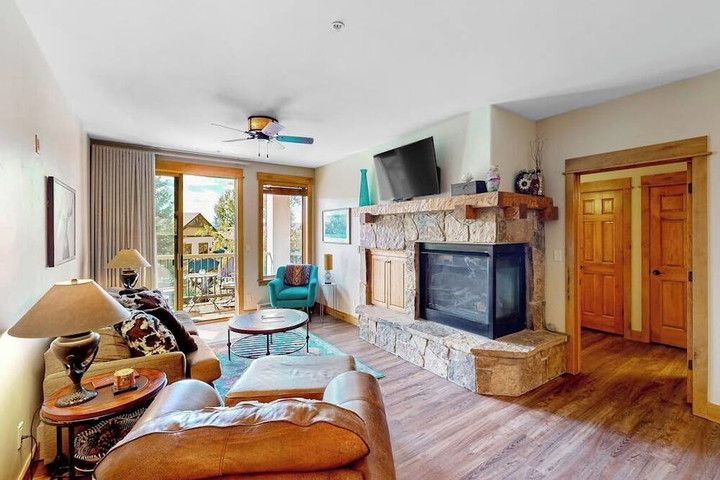 Eagleridge Lodge 203 Walk To The Gondola Enjoy A Fireplace, W/d, Shared Hot Tubs, Pool, & Shuttle - Steamboat Springs