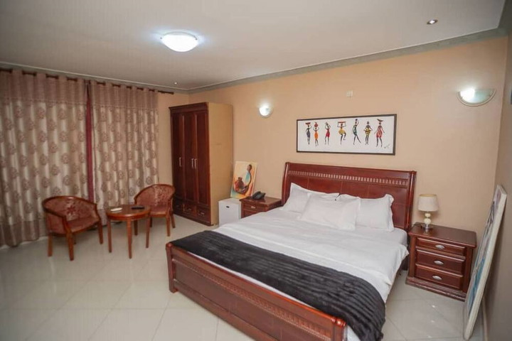 A Large Room In Lubumbashi - Lubumbashi
