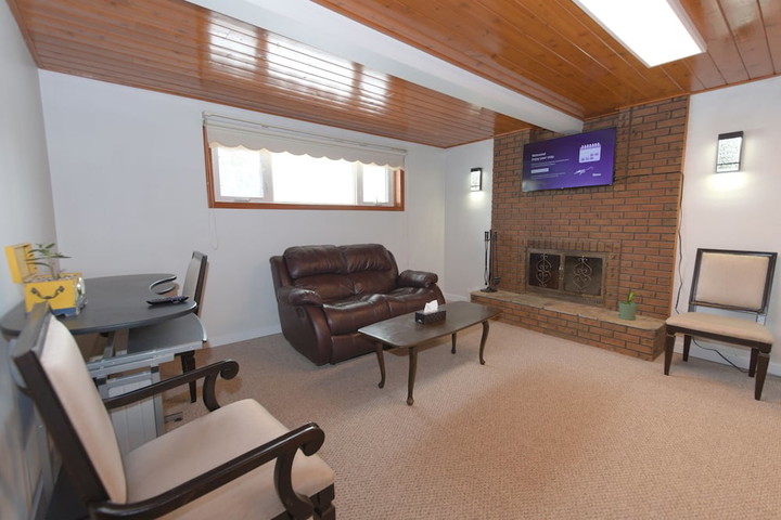 2 Beds,1 Bath, Own Kitchen, Own Laundry And Separated Entrance In Medicine Hat - Medicine Hat