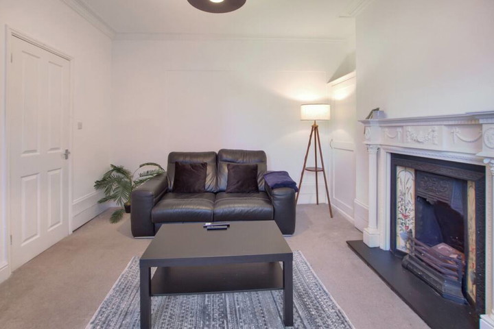 5 Bedroom (Sleeps 10) Northampton Town House - Northampton, UK