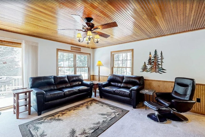 Spacious 4 Bedroom Home W/ River Access, Close To Rmnp! - Estes Park, CO