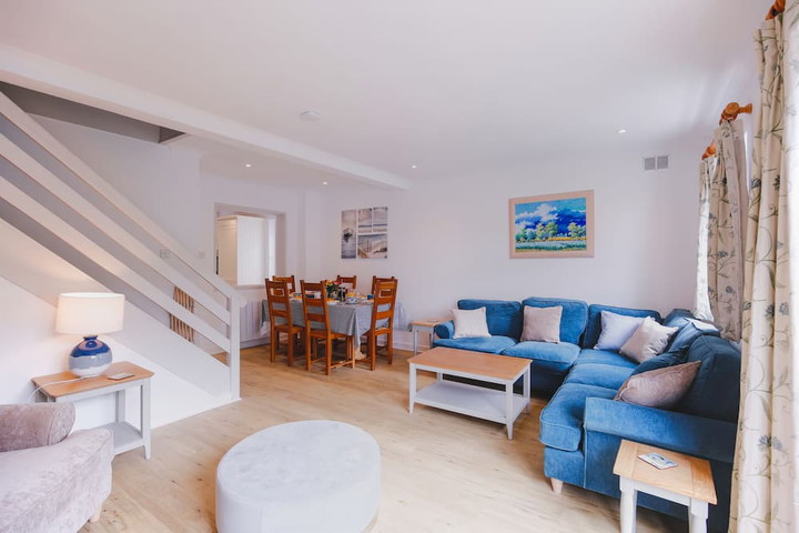 St Anthony Cottage - A Holiday Home That Sleeps 6 Guests In 3 Bedrooms - St Mawes
