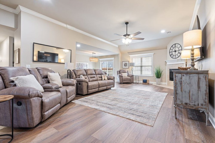 New! 4-bedroom Home Near Pinnacle Hills Mall, Amp, & Trailhead! Great Location! - Rogers, AR