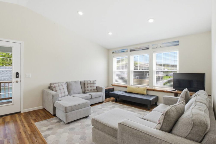 Lakeside 2 Bdrm Apartment Steps From Lake. Private Beach And Park - Lima, NY
